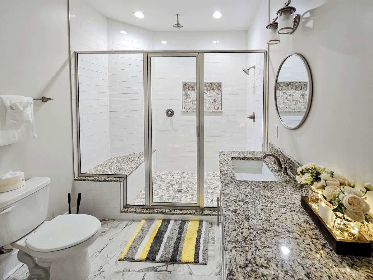 Casa, várias camas, pátio, vista para o oceano (Seaside Bliss) | Casa de banho | Toalhas fornecidas 