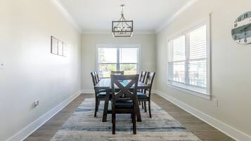 Casa, várias camas, pátio, vista para o oceano (Seaside Bliss) | Restaurantes