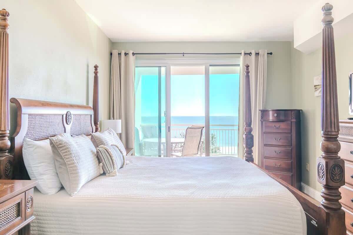 Apartamento em Condomínio Fechado, várias camas, acesso à piscina (Legacy Tower I 0405) | 3 quartos, com decoração personalizada, com mobília individualizada 