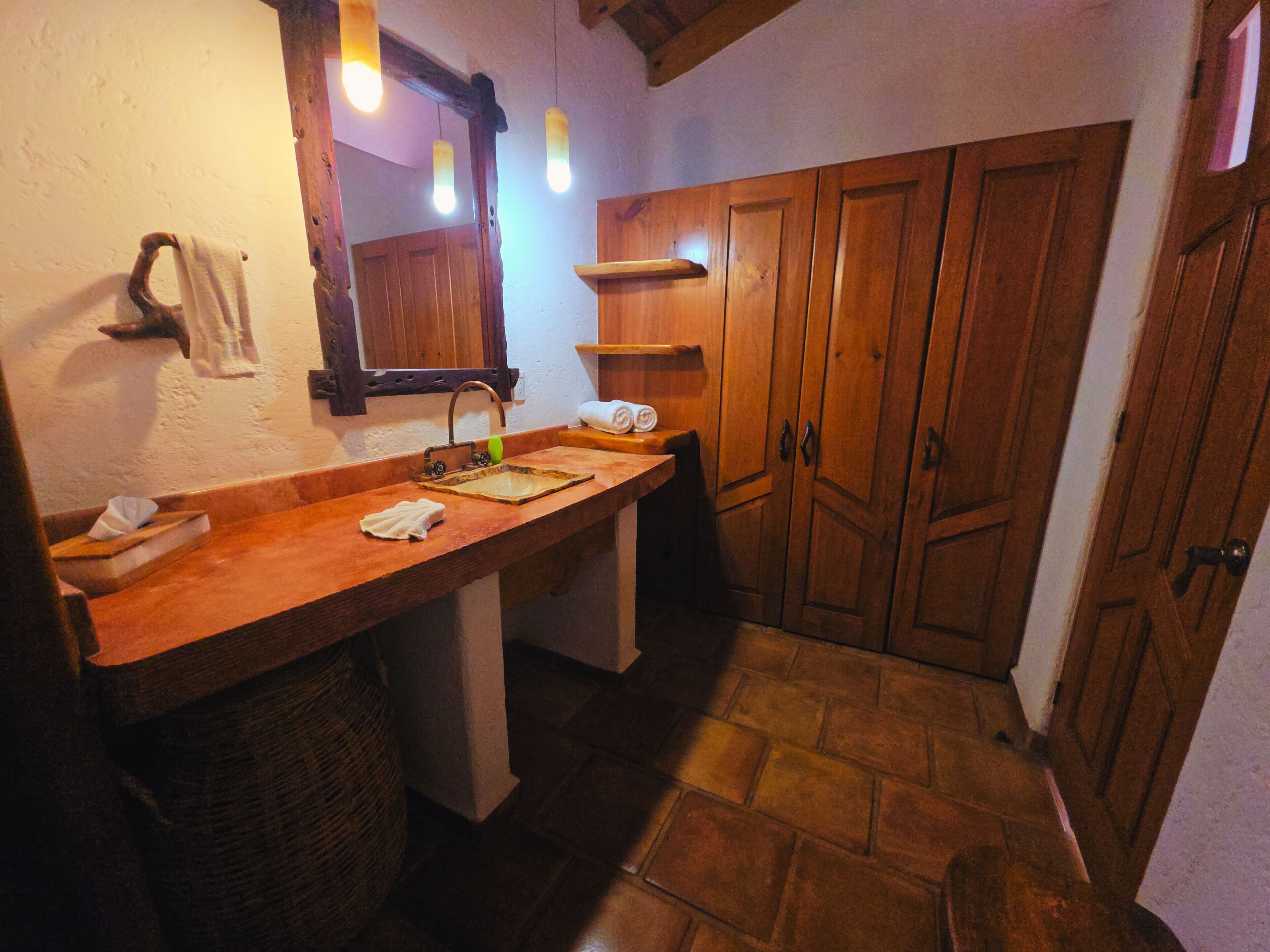 Casa de Campo Básica, pátio | Secretária 