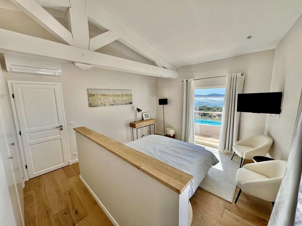 VILLA FOR 12 PEOPLE WITH SWIMMING POOL, JACUZZI AND SPLENDID SEA VIEW ...