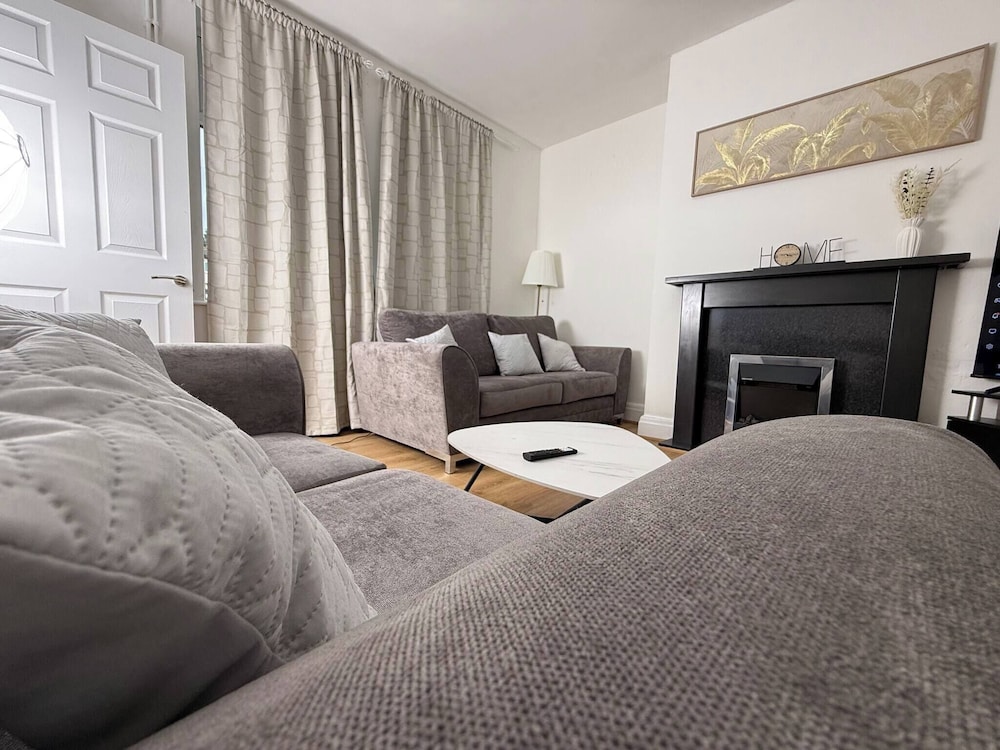 Urban Calm Spacious 3-bed Home With Free Parking - Sheffield