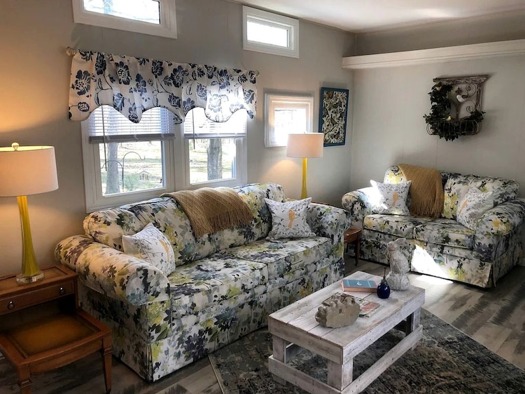 Equipped Cottage Ideal For Groups In Milo, New York - Finger Lakes, NY