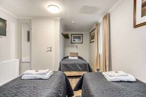 Quarto triplo, banheiro privativo | Wi-Fi de cortesia