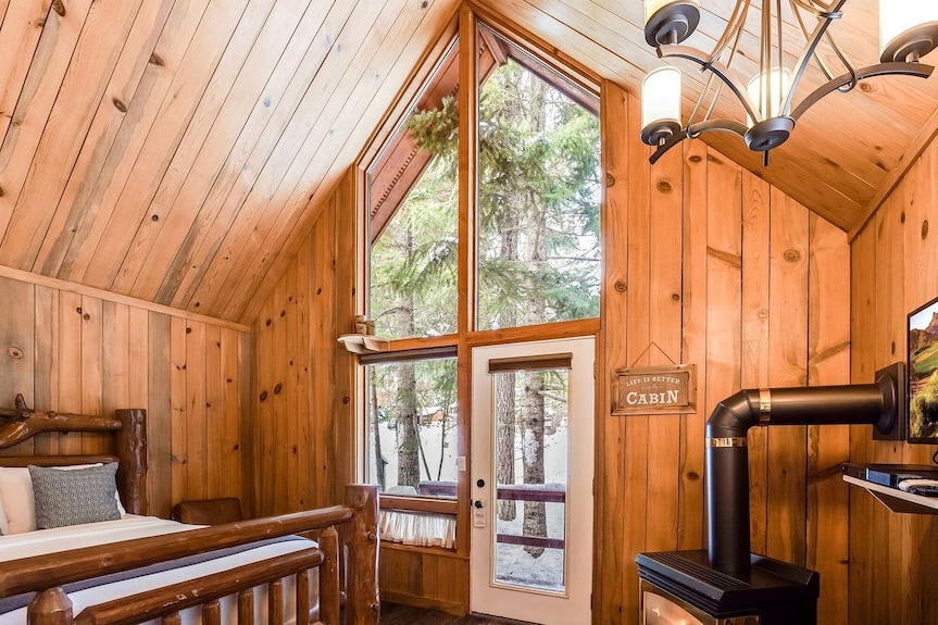 Affordable And Romantic Couples' Cabin Rental Near Gifford Pinchot National Forest, Washington - Trout Lake, WA