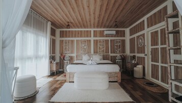 Villa Deluxe, ar condicionado, vista para o rio | Minibar com produtos grátis, secretária, cortinas/cortinados opacos 