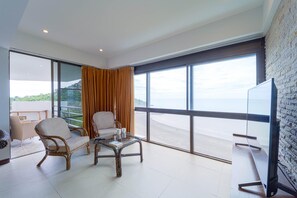 Apartamento em Condomínio Fechado, 2 quartos, varanda, vista para o mar | Vista do quarto