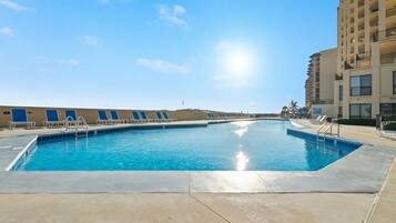 Piscina interna, piscina externa