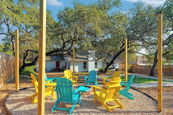 Mini Golf, Arcade & Fire Pit! San Antonio Home - San Antonio, TX