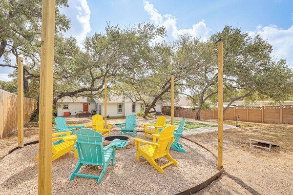 Mini Golf, Arcade & Fire Pit! San Antonio Home - San Antonio, TX
