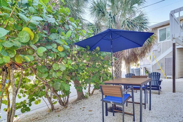 1 Block To Sunset Beach: Dog-friendly Family Home - Madeira Beach, FL