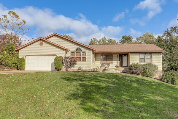 Work & Relax! Spacious Ontario Home W/ Pool - Veteran's Park, Shelby