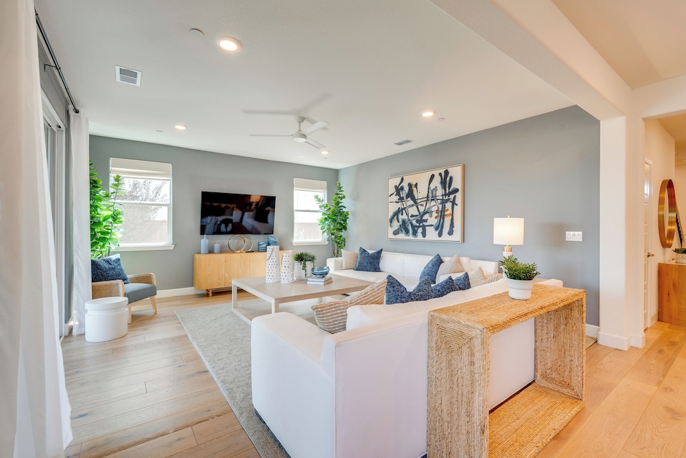 Elegant & Spacious Retreat W/ Yard In Woodland! - Woodland, CA