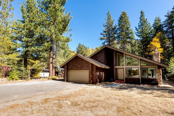 Spacious Riverfront 3 Bedroom Home - Markleeville, CA