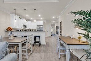 Yellow Fin Retreat Reviews, Deals & Photos 2026 - Expedia.co.uk