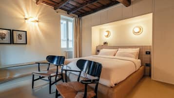 Quarto luxo, 1 cama King, cozinha americana | Cofres nos quartos, escrivaninha, cortinas blackout