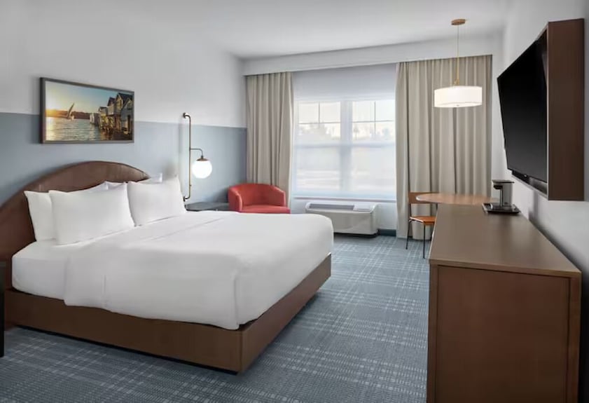 Relaxing Lakeview Stay With Outdoor Pool, Firepit Lounge, And Cozy Ambiance - Canandaigua, NY