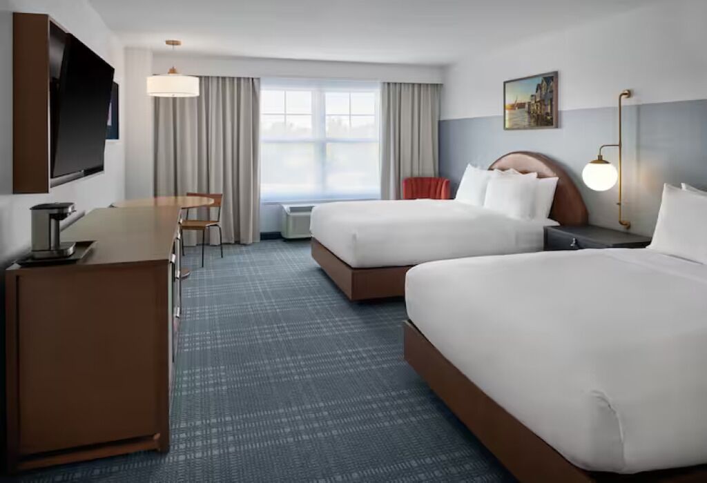 Modern Lakeside Escape With Pool, Hot Tub, And Inviting Outdoor Spaces - Canandaigua, NY