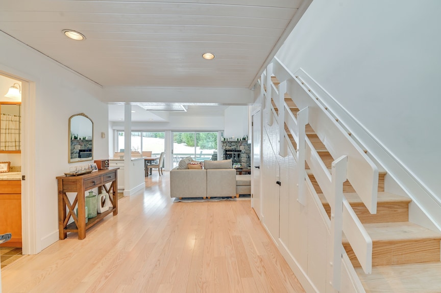 Windham Mountain Slope-side Escape W/ Private Hot Tub| Pets Welcome - State of New York
