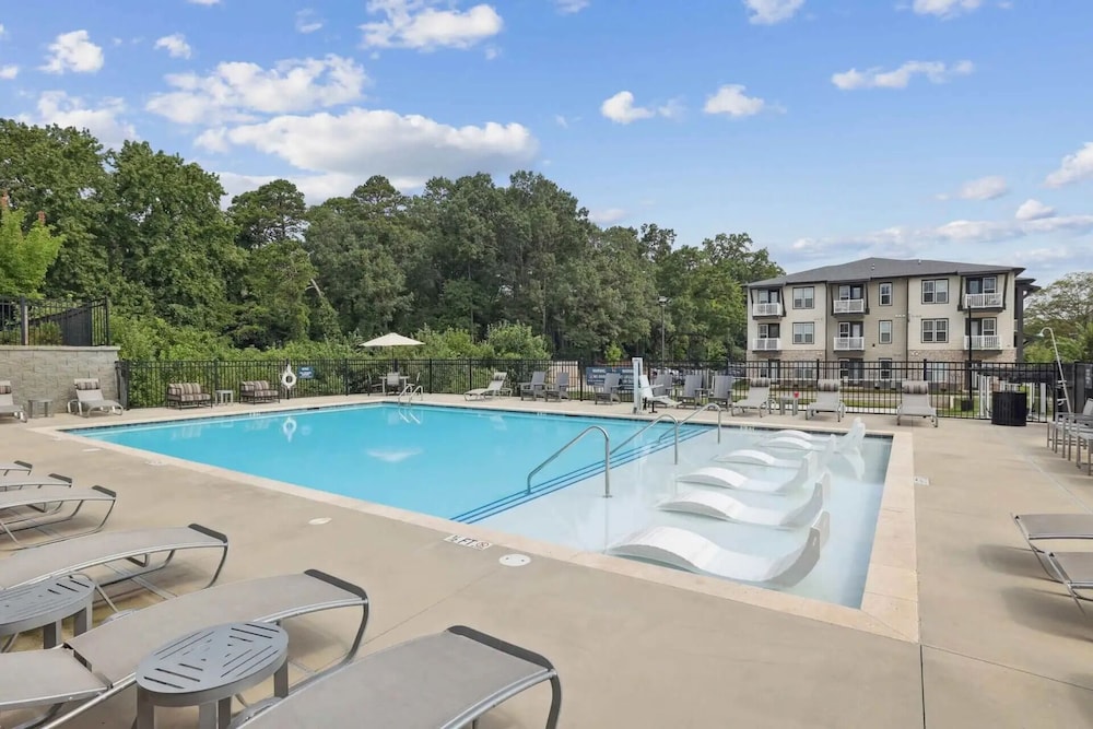 Landing Furnished Apartments - Northwest Charlotte - Idlewild - Charlotte