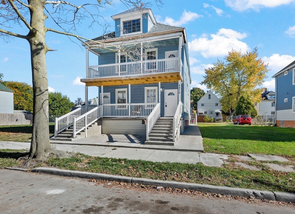 New Downtown Lux 3br Free Parking, Ac & Wi-fi - Detroit, MI