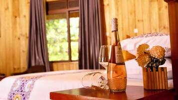 Quarto Duplo de Luxo, varanda, vista para a colina | Wi-fi grátis