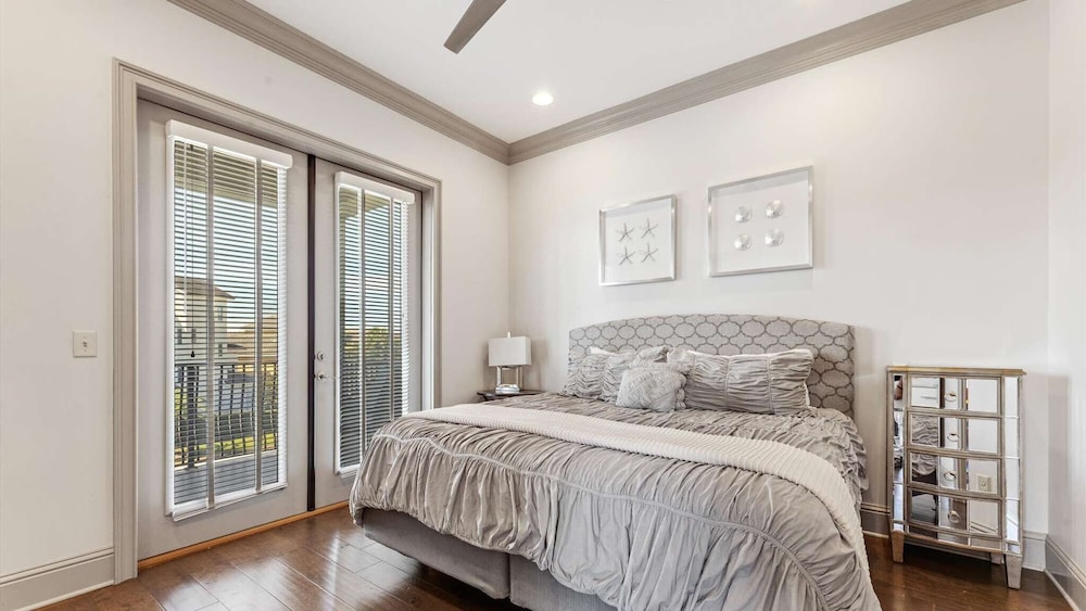 New! Tranquility 98~Luxury 5BR Home w/ Private Pool ~Dogs Allowed ...