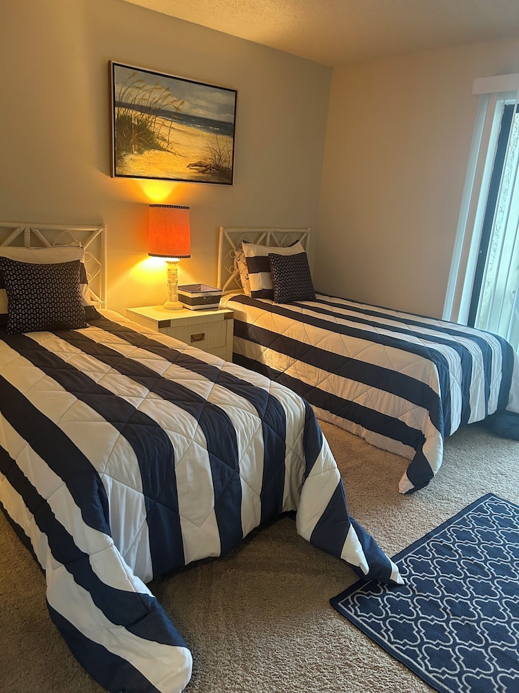 Condo in the Sky: bright, beautiful and in Bradenton. We invite you to ...