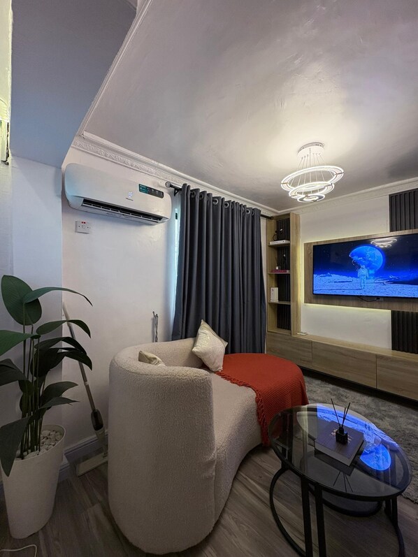 Luxury bedroom with modern bathroom, a fully equipped kitchen in Lekki ...