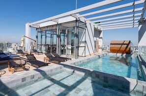 2 piscinas exteriores 
