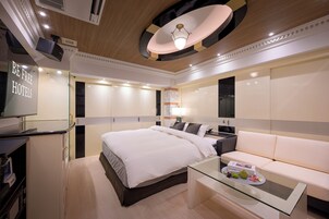 Quarto casal standard, para não fumantes | Edredons de pluma, cofres nos quartos, quartos à prova de som