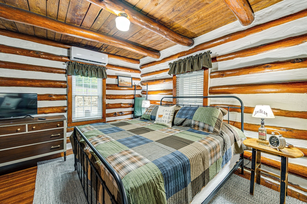 Family Holiday Cabin in Kentucky w/ Hot Tub! - Bloomfield | Vrbo