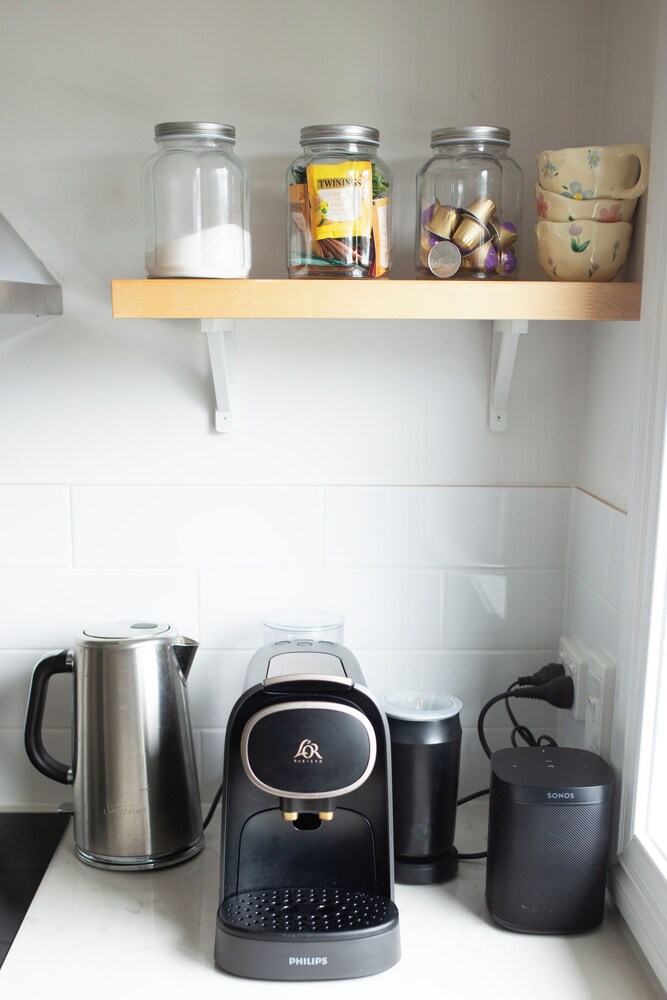 Canberra - 3 Bedroom Family Queenslander with BBQ, Firepit and Sauna ...