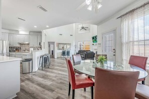 Luxurious Pool Oasis PS5 5BR 4 BA Aquarium Reviews, Deals & Photos 2026 ...