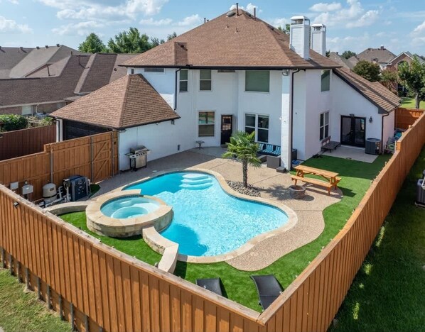 Luxurious Pool Oasis PS5 5BR 4 BA Aquarium Reviews, Deals & Photos 2026 ...