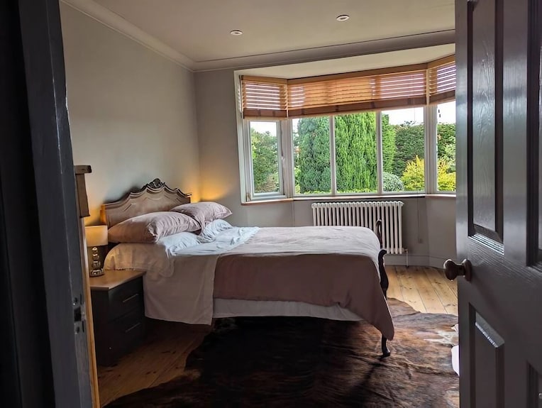 Artist's Hawkhurst Home With Heated Pool & Sauna - Bodiam Castle
