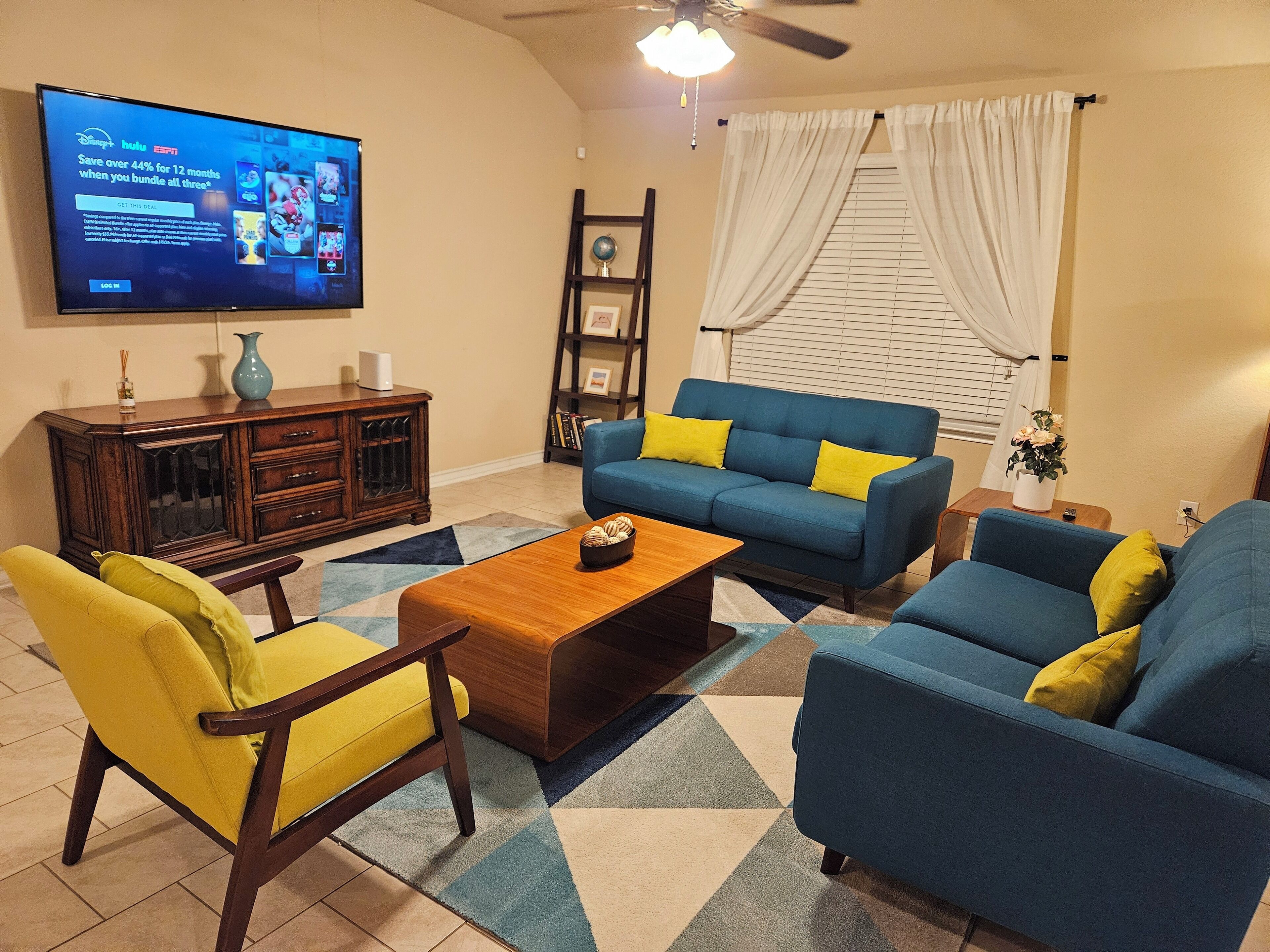 Beautiful One Story Home 4-bedroom  Near Lackland And Sea World Area. - San Antonio, TX