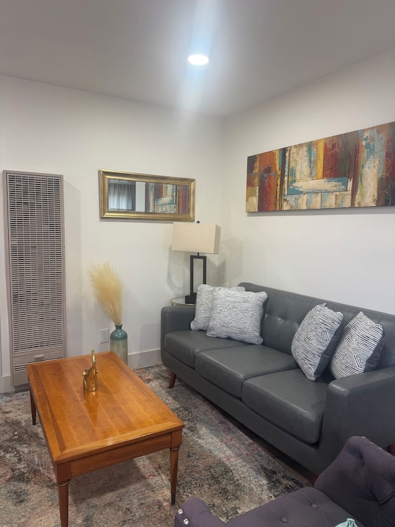 Lovely 1-bedroom Apartment In Long Beach - Carson, CA