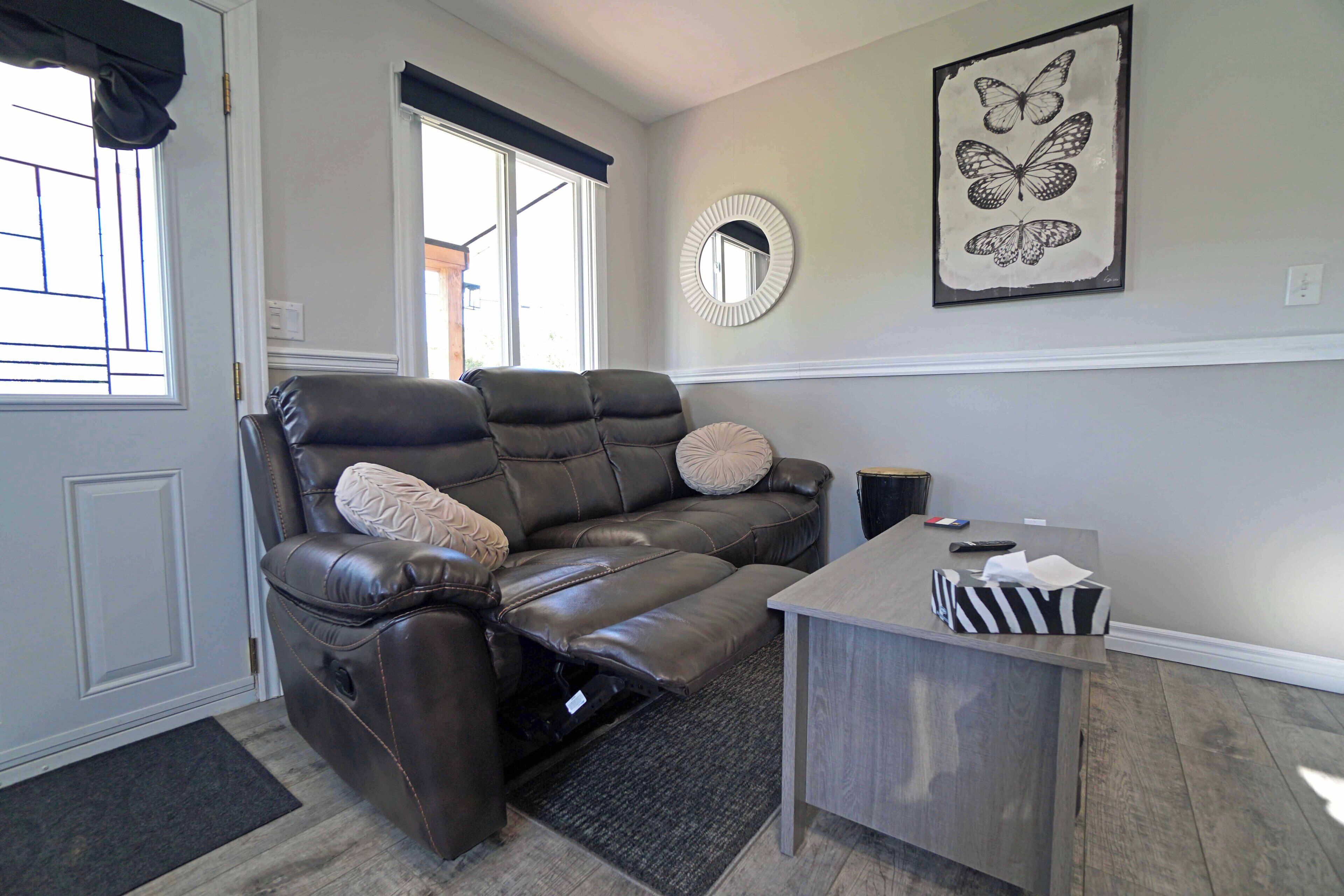 Tiny Home| Full Kitchen | Sleeps 4 + Work Desk. Relax, Explore Acadian Peninsula - New Brunswick