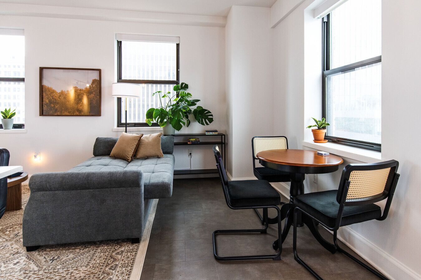 Luxury Downtown Apt With Parking, Gym, And Lap Pool - Milwaukee County Zoo, Milwaukee