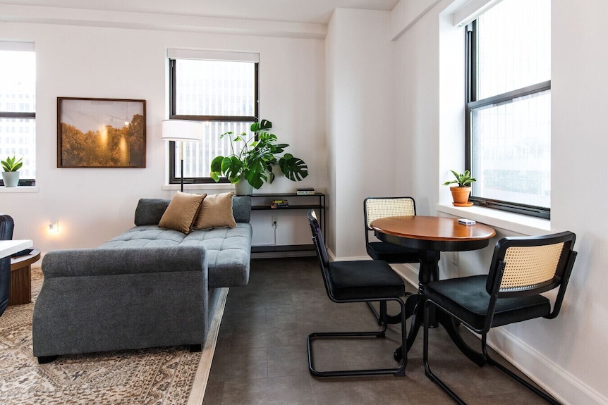 Luxury Downtown Apt With Parking, Gym, And Lap Pool - Milwaukee County Zoo, Milwaukee