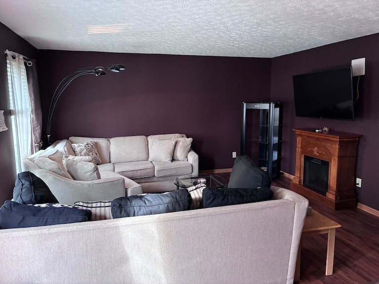 4-bedroom House In Charming Grove City With Ac//entire Home In Grove City, Ohio - コロンバス, OH