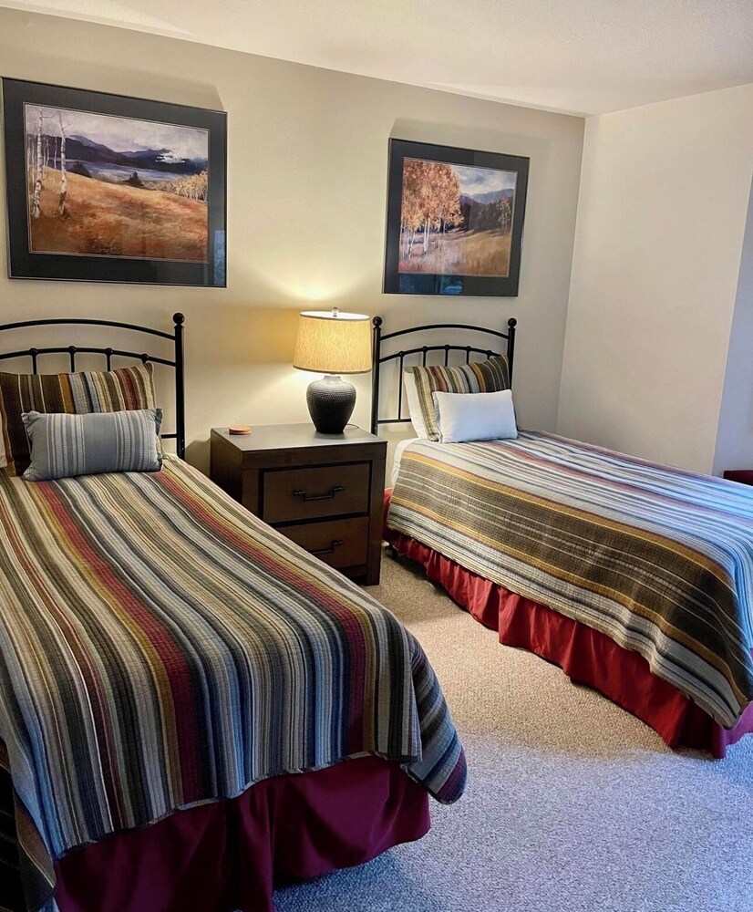 Enchanting 2-bedroom condo in Sunriver - Sunriver | Vrbo