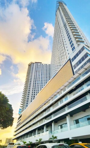 Balboa Avenue Sky Suites Reviews, Deals & Photos 2026 - Expedia