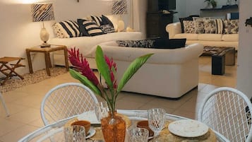 Pequeno-almoço tipo buffet diário incluído