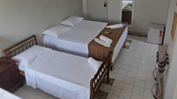 Quarto Quádruplo Comfort, vista para a piscina | Wi-fi grátis