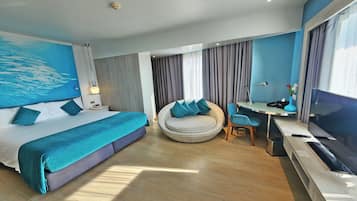 Suite | Cofre no quarto, secretária, cortinas/cortinados opacos