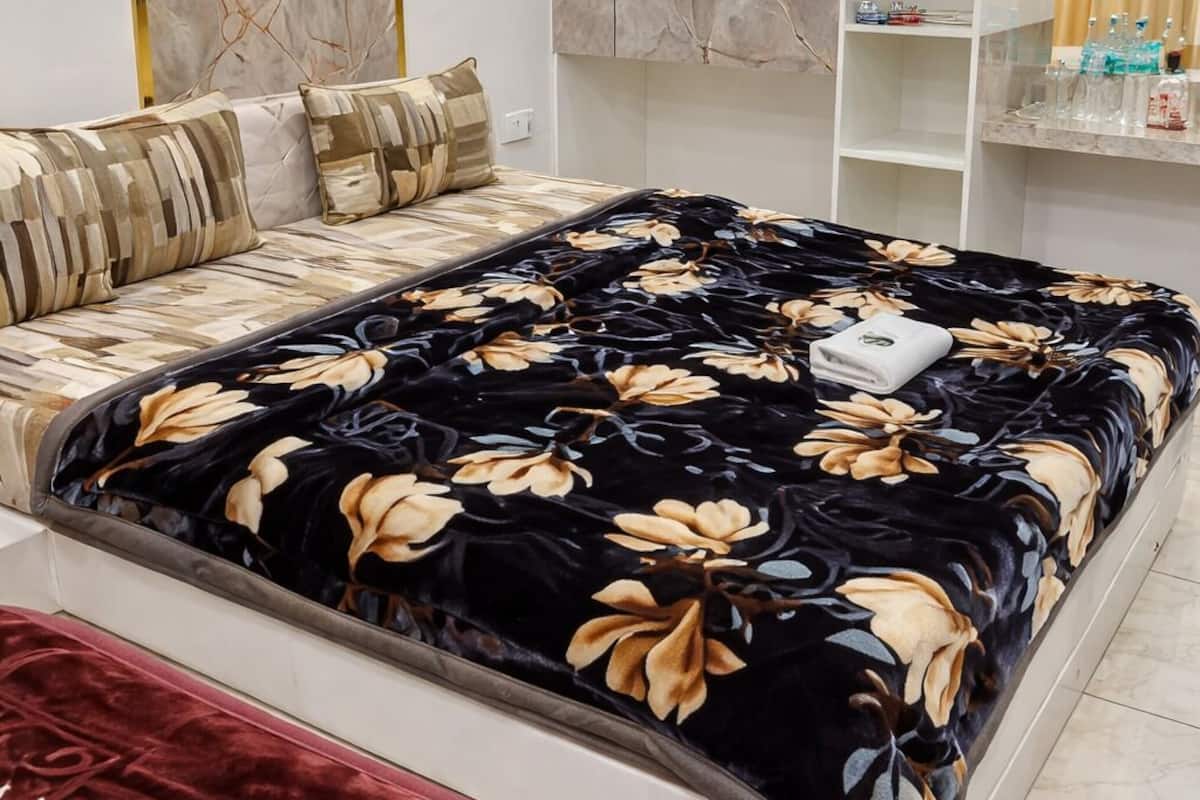 Quarto casal luxo | Roupas de cama antialérgicas, escrivaninha, quartos à prova de som