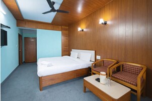 Quarto Duplo Deluxe, várias camas | Roupa hipoalergénica, secretária, quartos insonorizados, Wi-fi grátis 