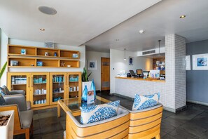 Apartamento, 4 quartos, varanda, vista para o lago | Sala